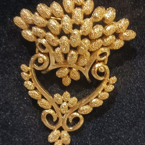 Monet | Jewelry | Monet Gold Tone Brooch | Poshmark